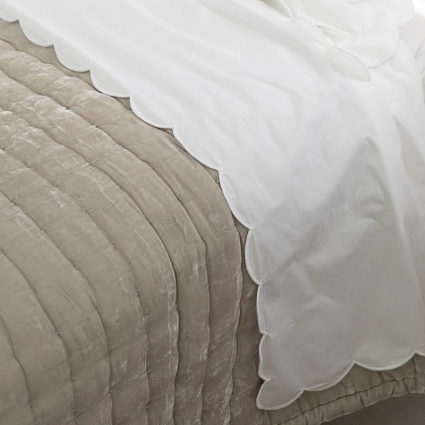 Scallop King Flat Sheet / White Trim – Home Goods Hardware